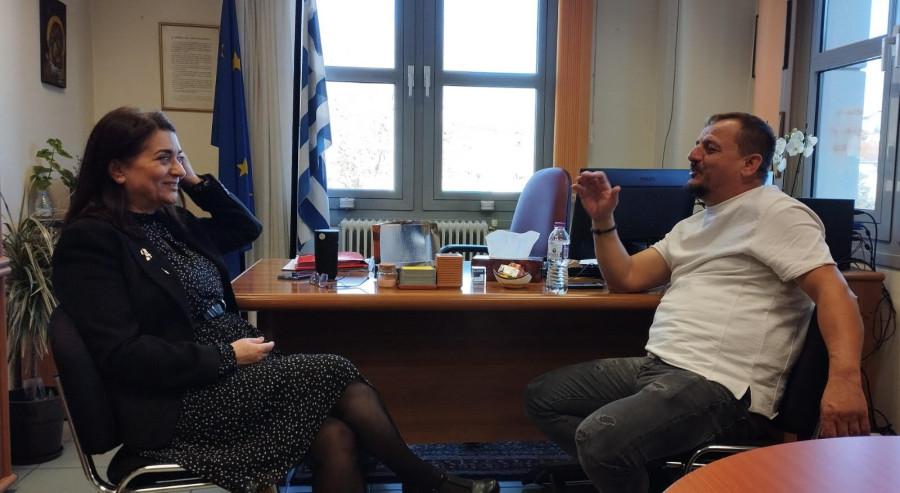 ΣΥΝΑΝΤΗΣΗ ΤΟΥ ΔΗΜΑΡΧΟΥ ΔΕΣΚΑΤΗΣ ΜΕ ΤΗΝ ΔΙΕΥΘΥΝΤΡΙΑ ΤΗΣ ΔΕΥΤΕΡΟΒΑΘΜΙΑΣ ...